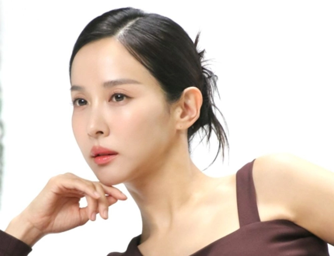 43-Year-Old Actress Cho Yeo-jeong Flaunts Ageless Beauty In Still Cuts Of Comeback Film “Tarot ...