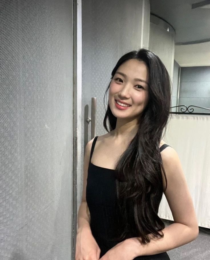 Kim Hye-yoon’s Cute Past Photos Went Viral, “She Is Truly Real Life Sol” - Netizenbuzz