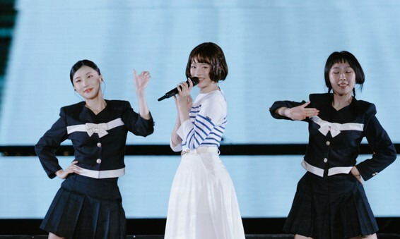 NewJeans’ Hanni and the Story Behind the Iconic 'Blue Coral Reef' Stage ...