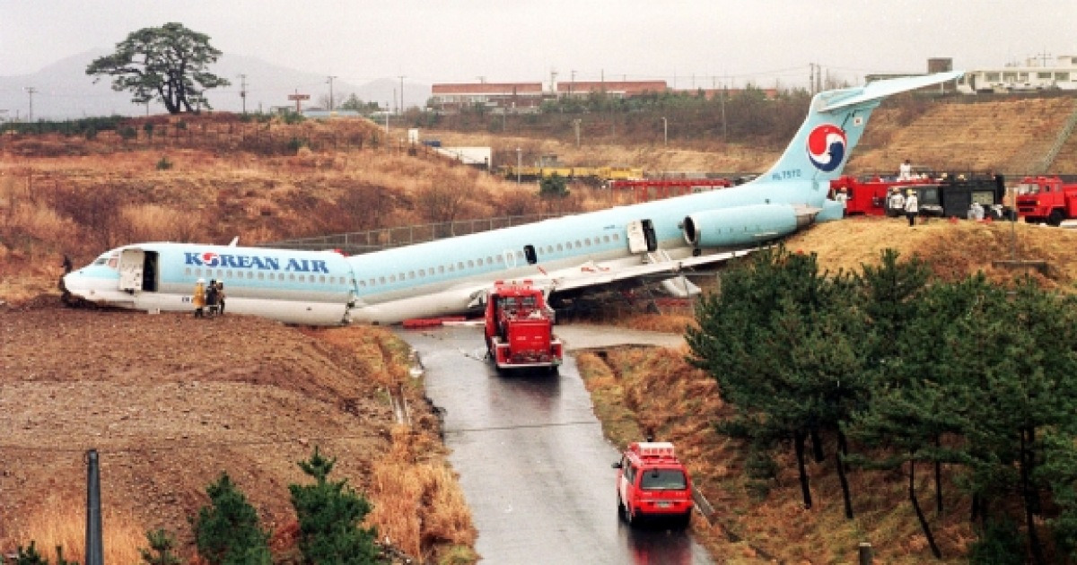 Korea's Aviation Incidents: 228 Killed in Crash During Guam Landing, 3 ...