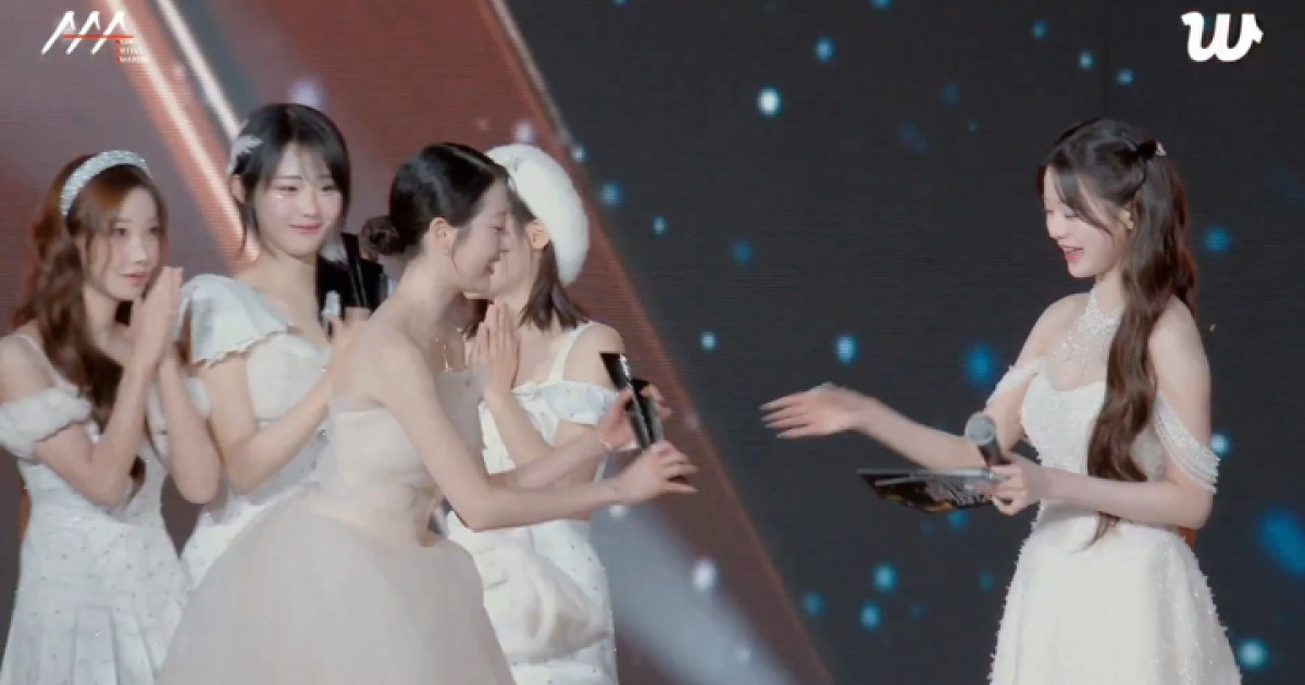 Jang Da-ah & Jang Won-young Unite at 2024 AAA, Cool Attitude to Each Other - Netizenbuzz