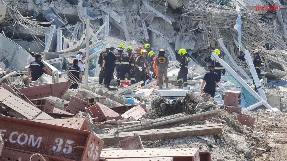 Heart-Wrenching Clip Shows Worker Pleading for Help Under Earthquake ...