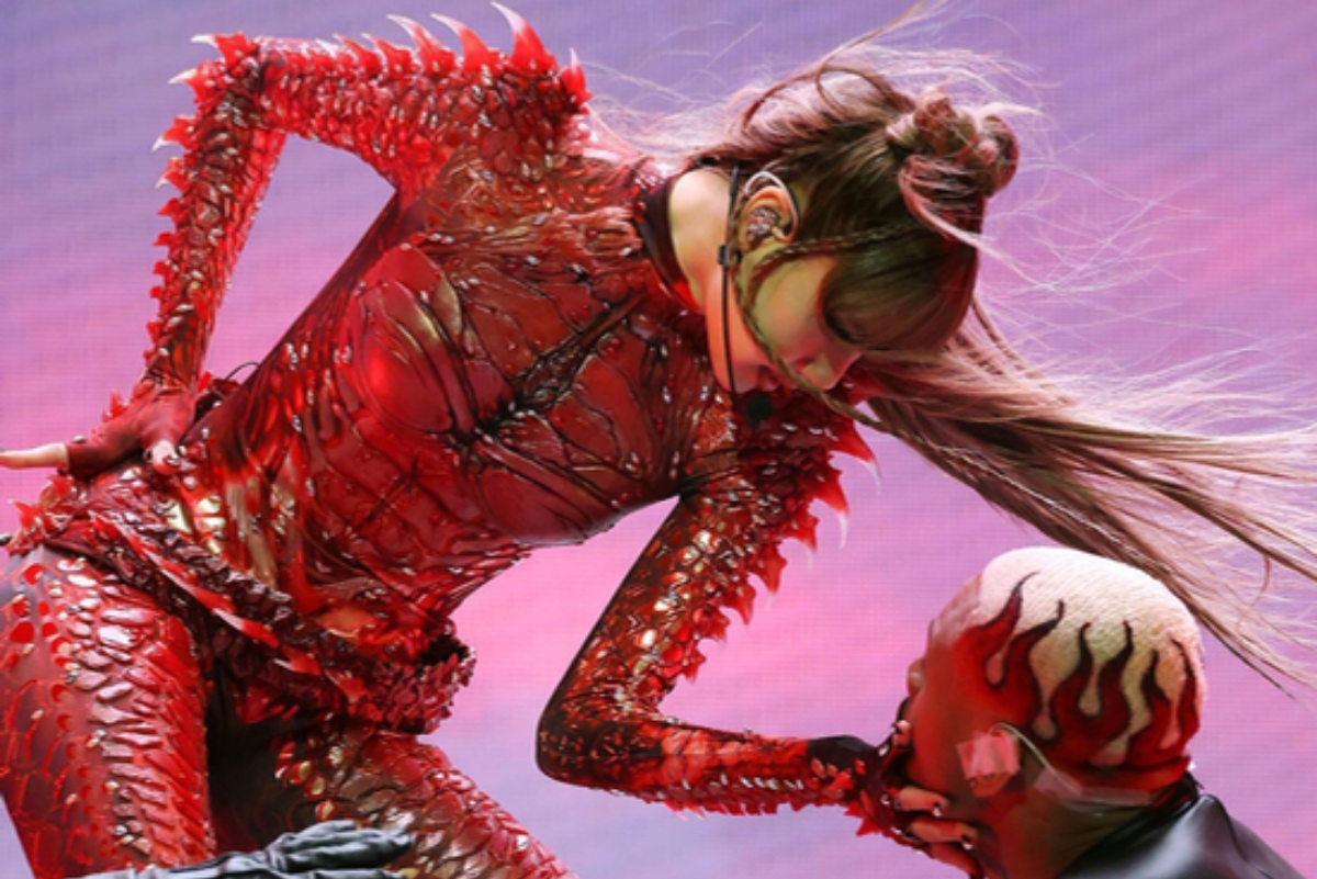 Lisa Delivers Fierce Visuals but Faces Live Vocal Hurdles at Coachella ...