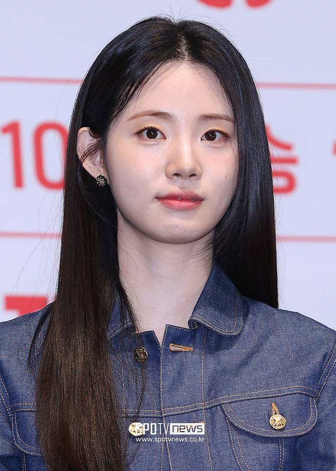 “Resident Playbook” Breakout Star Shin Si-ah Signs with Gong Yoo and ...