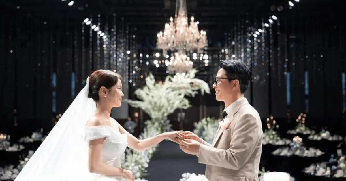 Kim Jun-ho and Kim Ji-min Tie the Knot in Star-Studded Wedding; Bouquet Goes to Han Yoon-seo ...