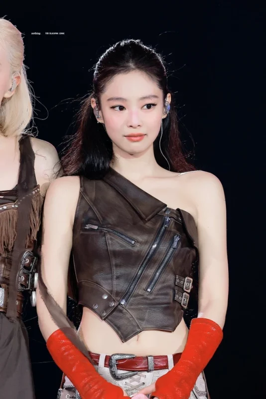 Jennie Faces Backlash Over Shoelace Incident at BLACKPINK's Concert - Netizenbuzz